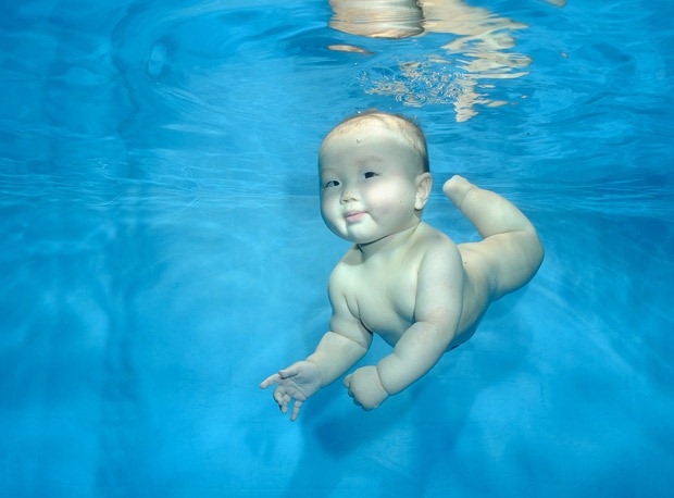 Underwater Photographs of Swimming Babies | Amusing Planet